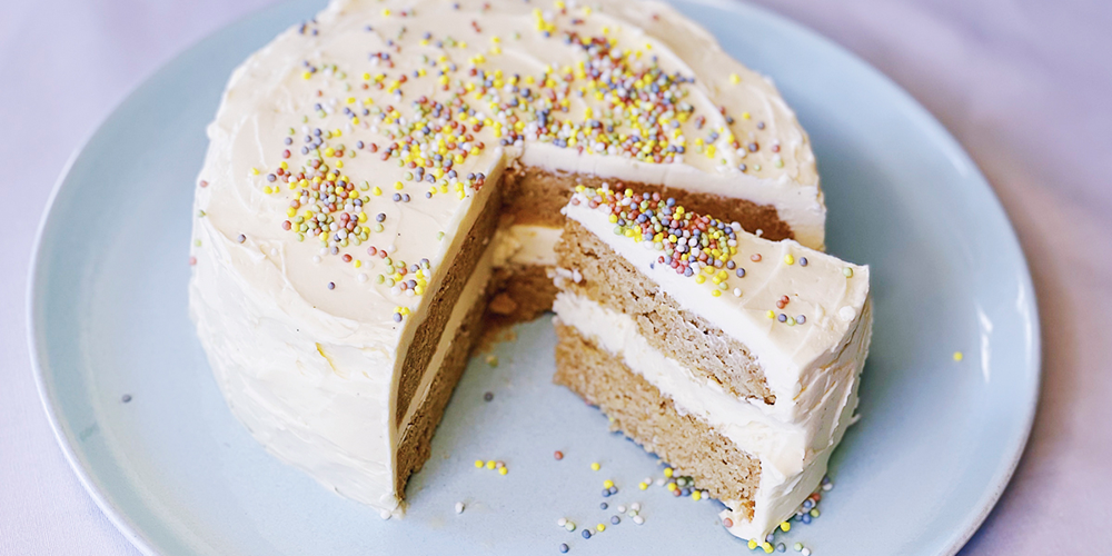 Instant Pot Keto Birthday Cake with Vanilla Buttercream Frosting Recip ...
